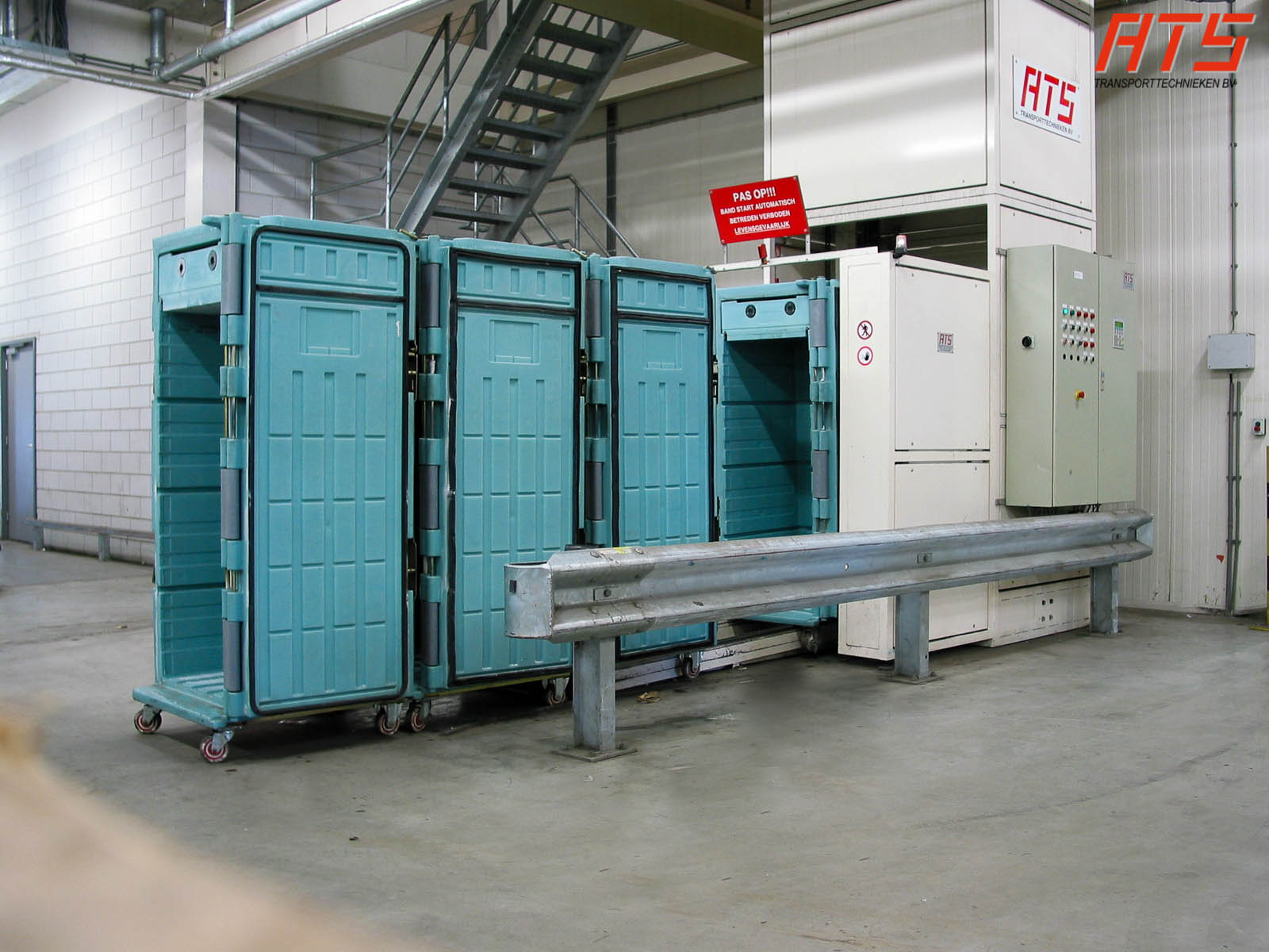 Buffer conveyor sytem for roll containers - ATS Transporttechnieken BV