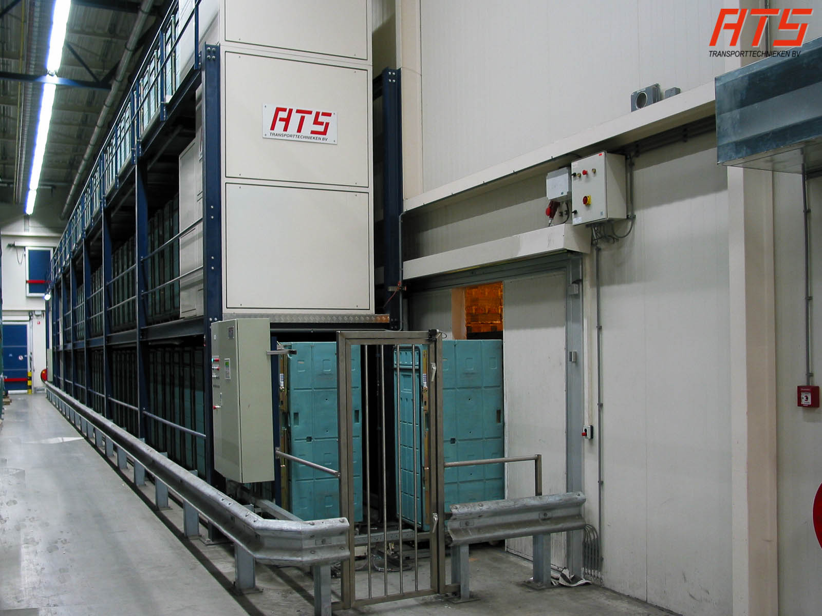 Buffer conveyor sytem for roll containers - ATS Transporttechnieken BV