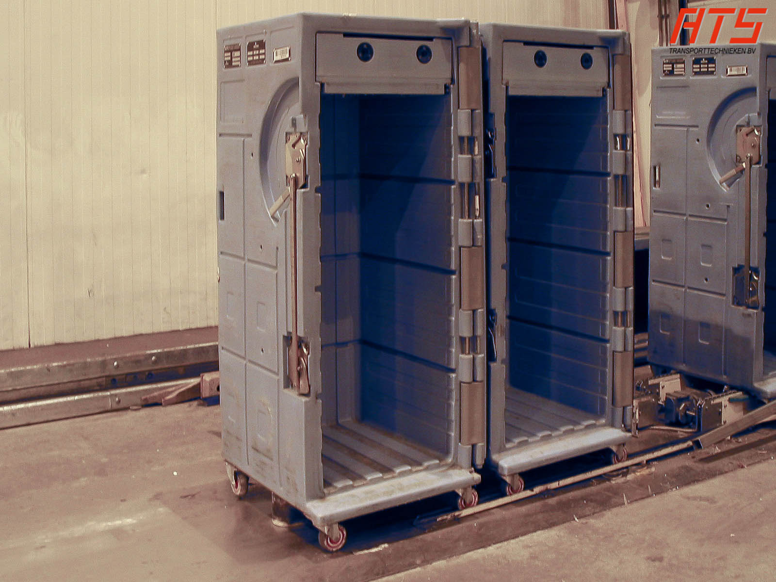 Buffer conveyor sytem for roll containers - ATS Transporttechnieken BV