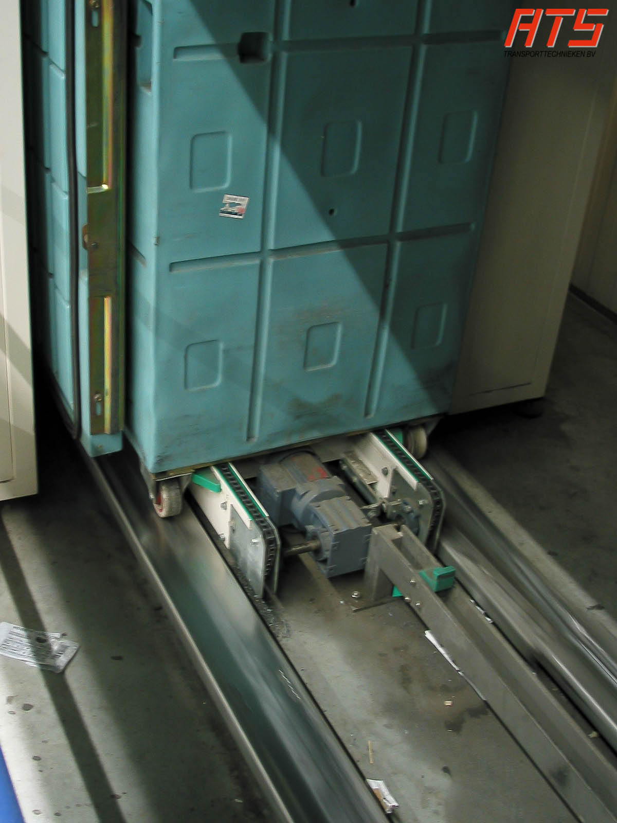 Buffer conveyor sytem for roll containers - ATS Transporttechnieken BV