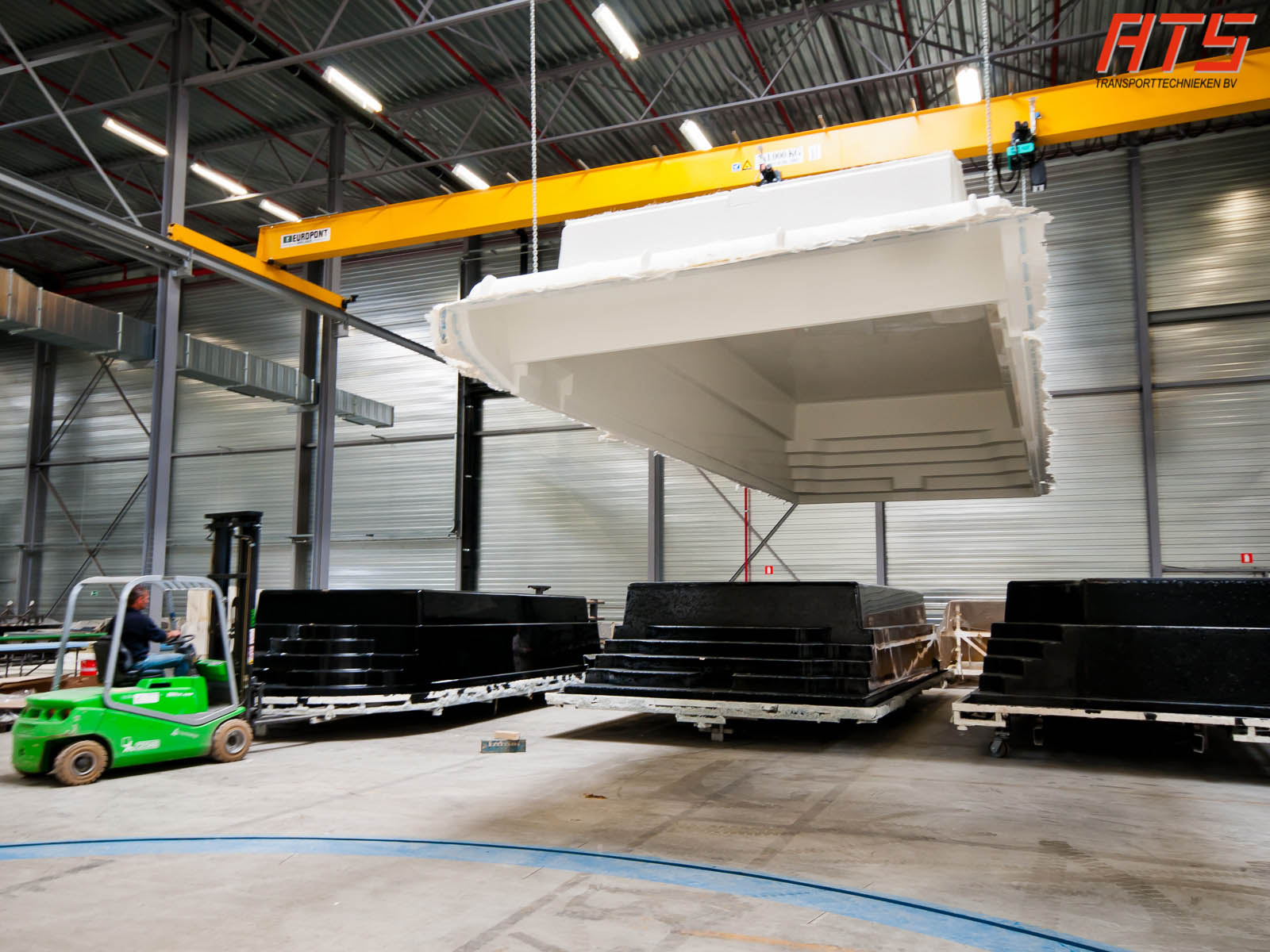 Wireless shuttle for swimming pools - ATS Transporttechnieken BV